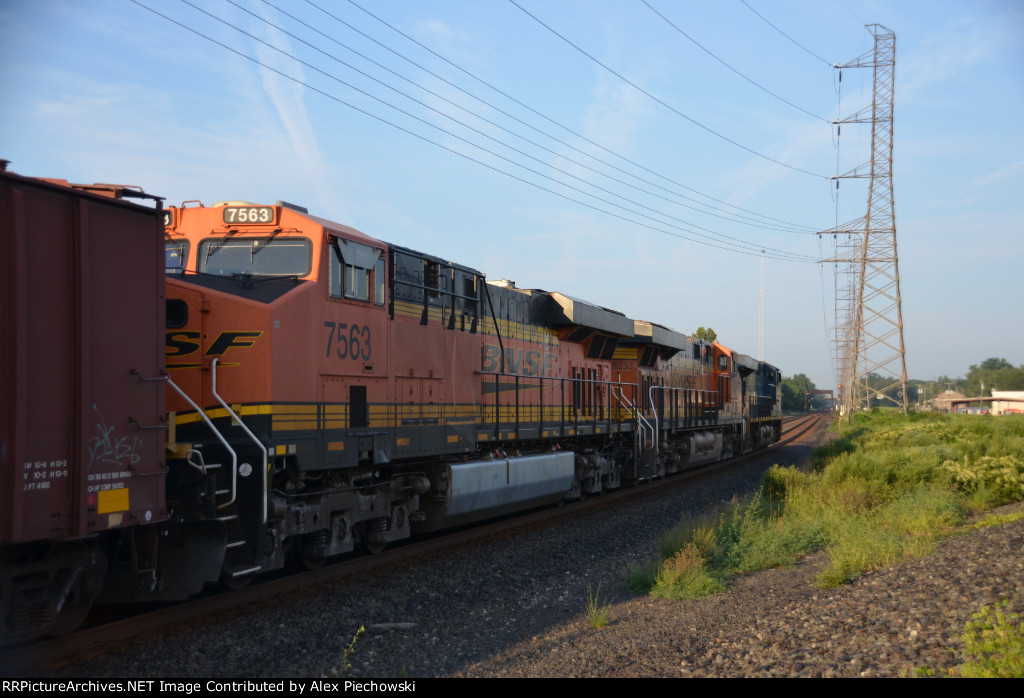 BNSF 7563